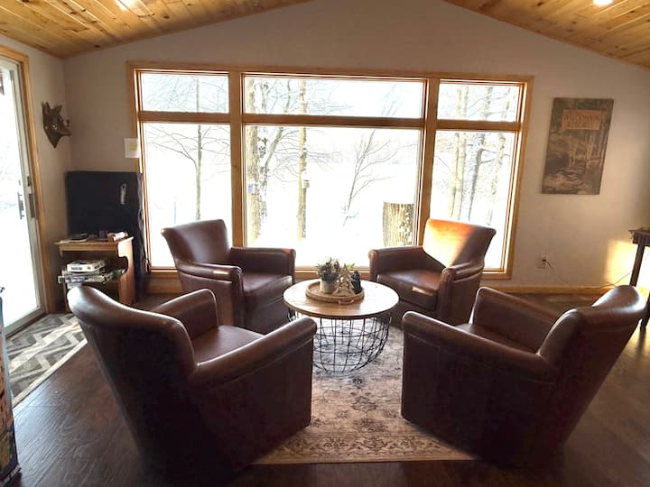 Come Play In Our Snow!
Luxe Lake Cottage! - Ladysmith, WI