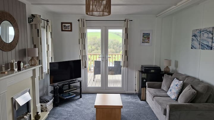 Spacious 2 Bedroom Lodge With Pool On Site - Pays de Galles