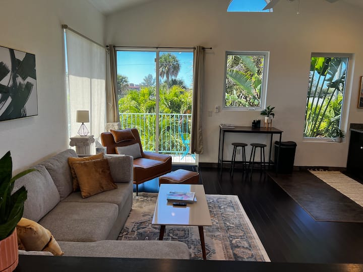 Tree Top Retreat!private, Close To 5th Ave & Beach - Naples, FL