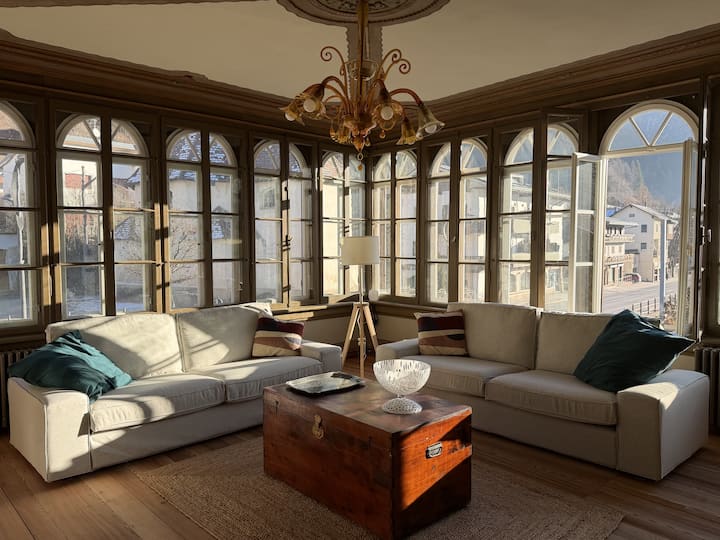 Une Véranda Blanche Dans Les Dolomites - Auronzo