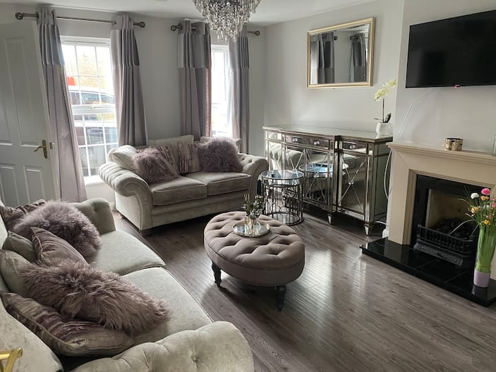 Modern 3-bed Home In Ideal Location With 2×parking - Queen's University Belfast