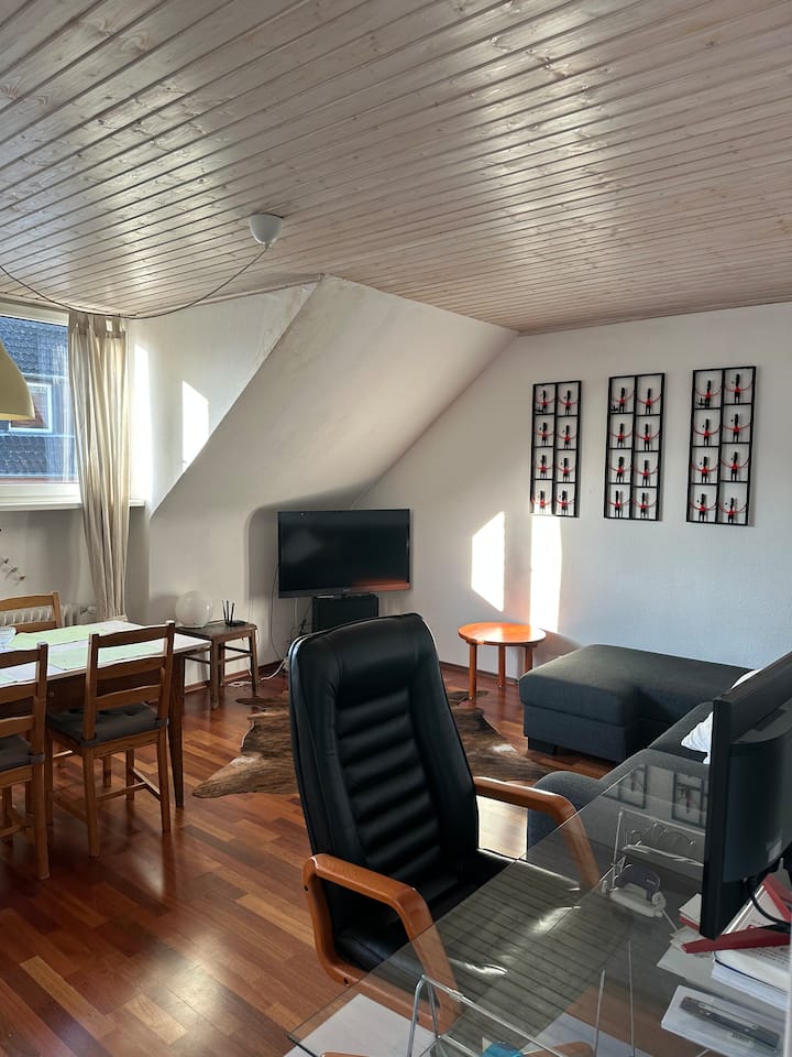 Dachgeschosswohnung Mit 2 Zimmern In Ehrenfeld - Cologne