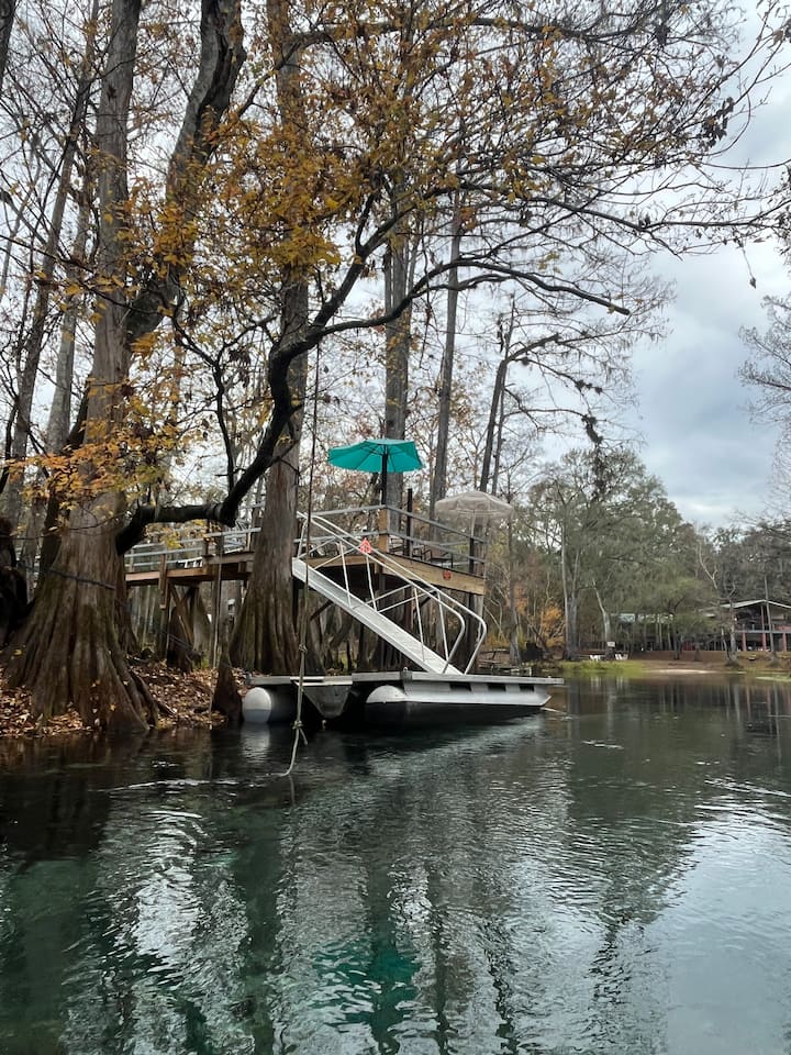 Riverfront Retreat - Branford, FL