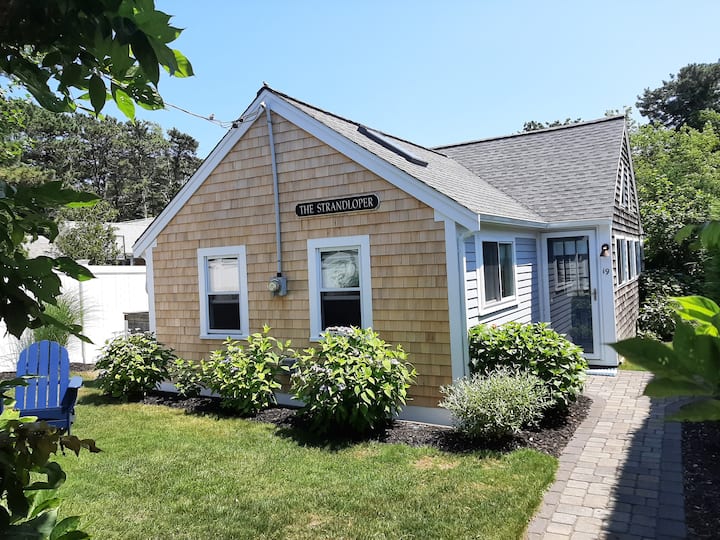 The Strandloper / Beachwalker Cottage - Dennis, MA