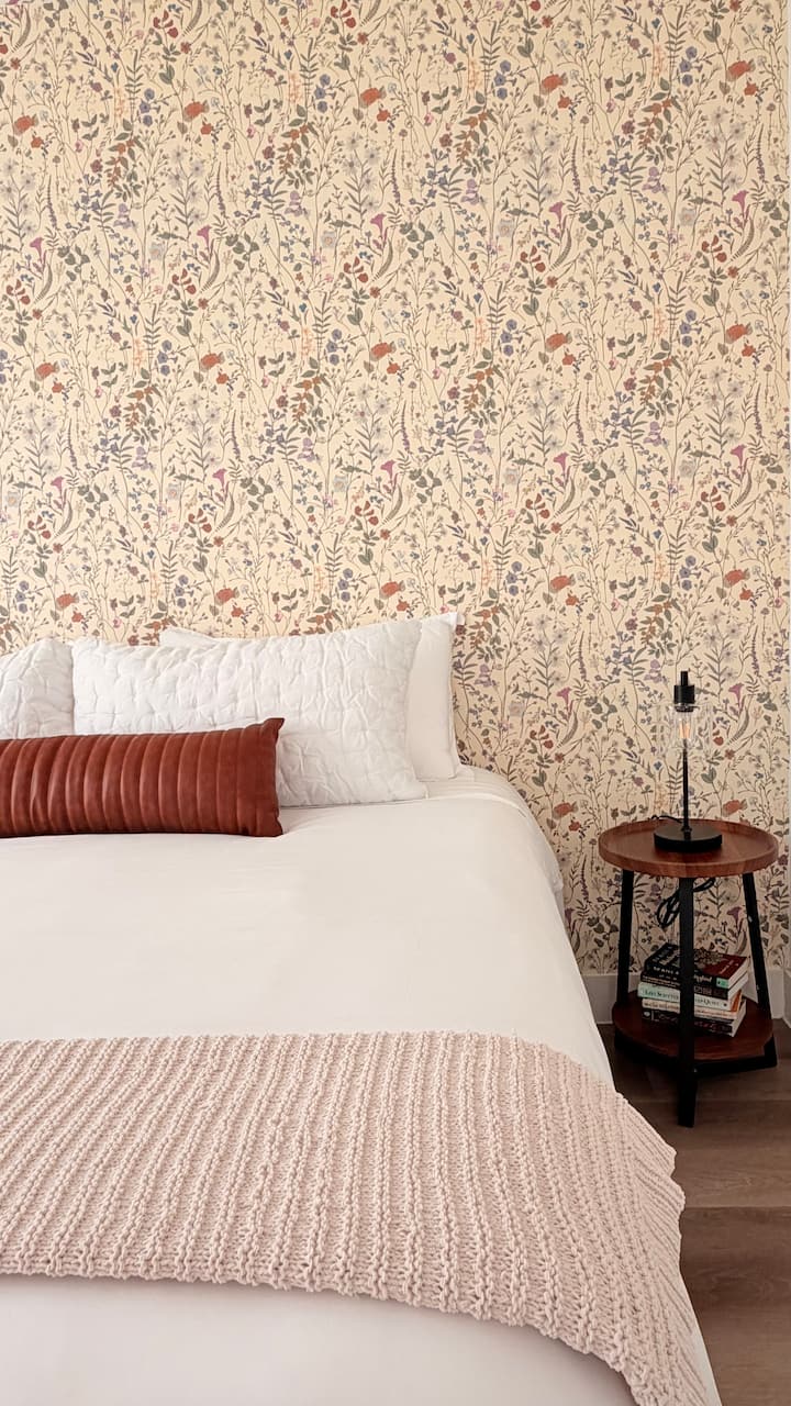 Cozy 1br | King Bed + Gym & Pool Access - Austin, TX