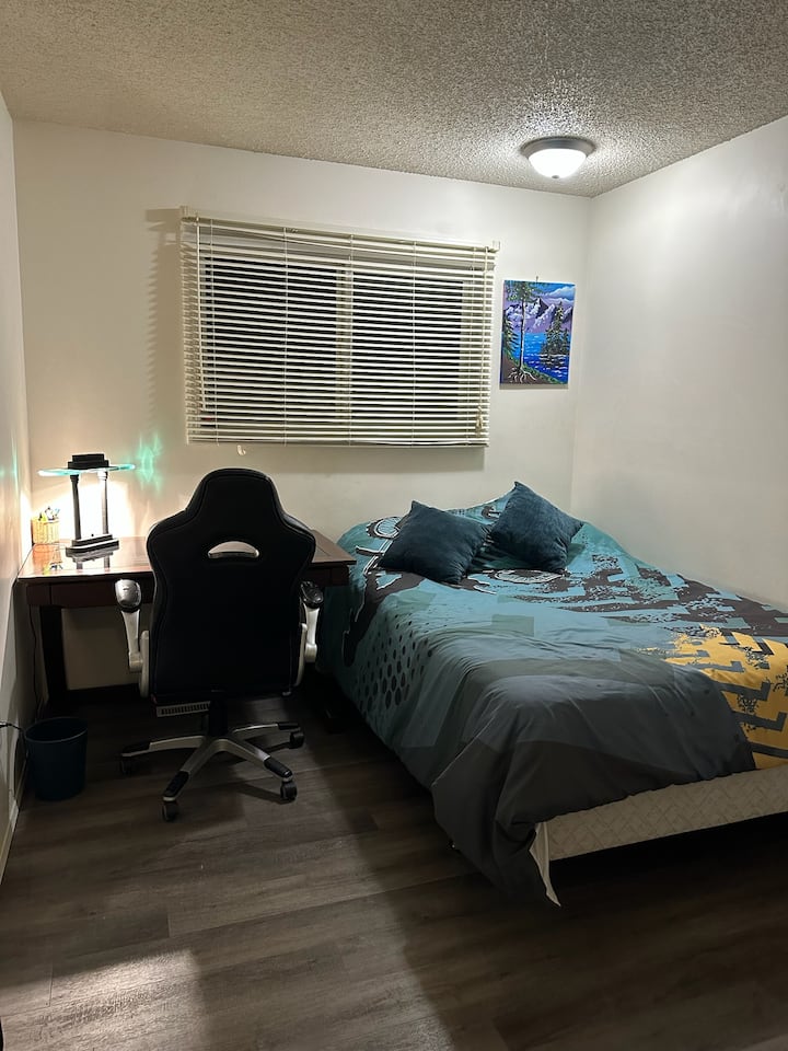 Close To University & Park - Student Room #1 - 레스브리지