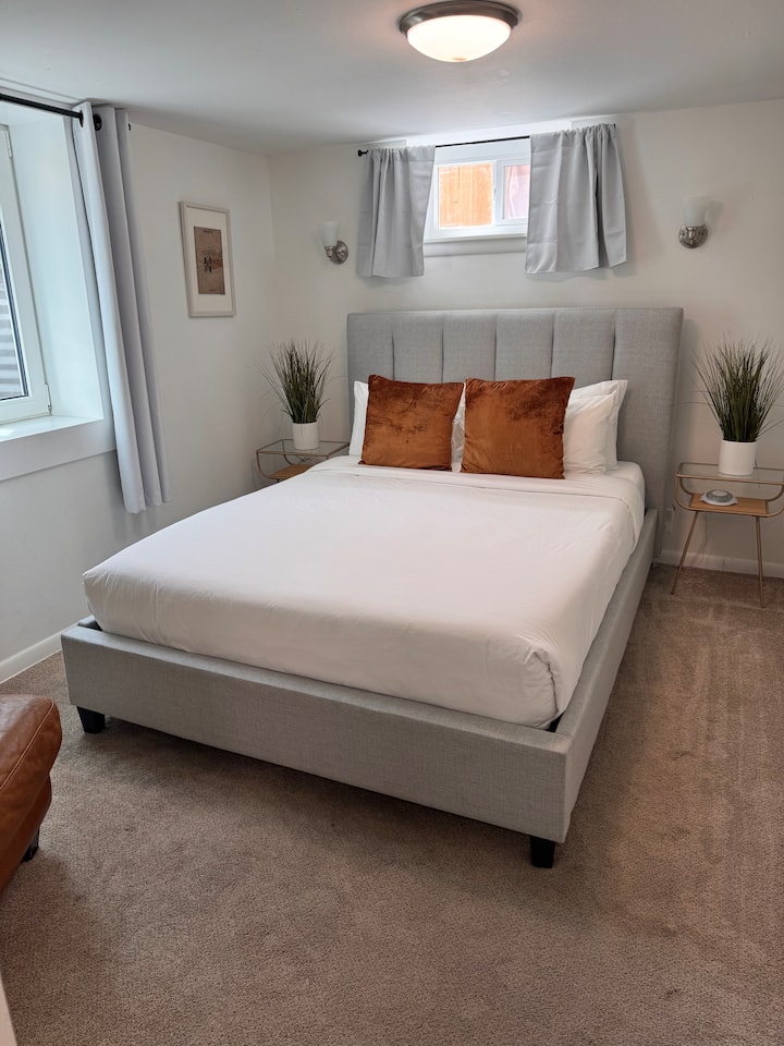Denver Retreat | Walk To Hotspots | Yard & Parking - Denver, CO