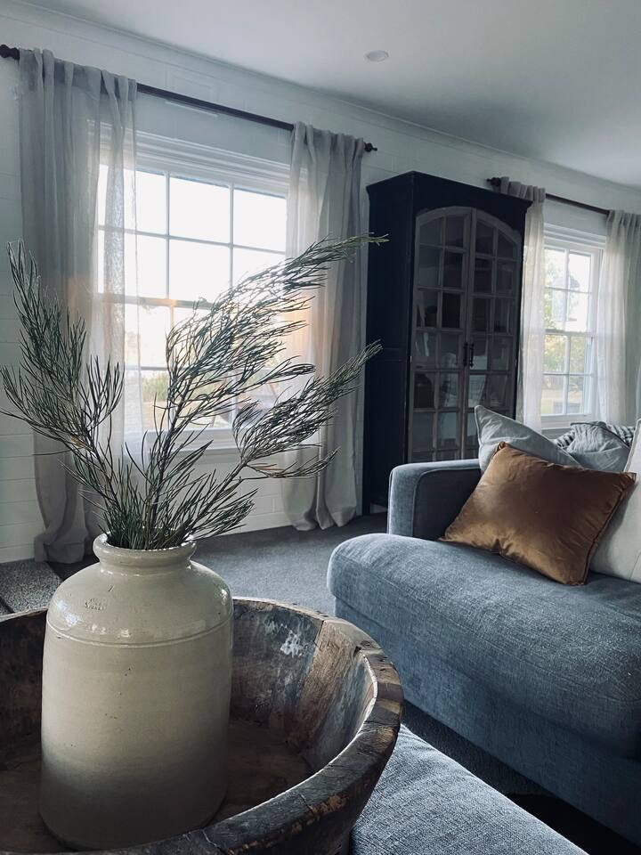 Rivers Edge Homestead.
Absolute Waterfront Luxury - Tamar Valley