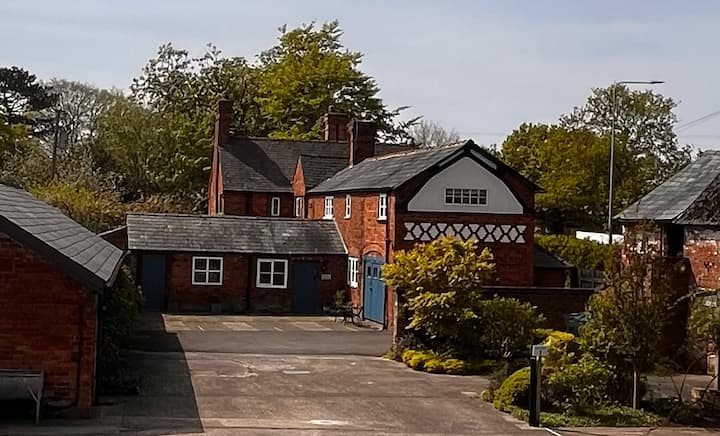 The Farmhouse 3 (Sleeps 6 ) - Knutsford