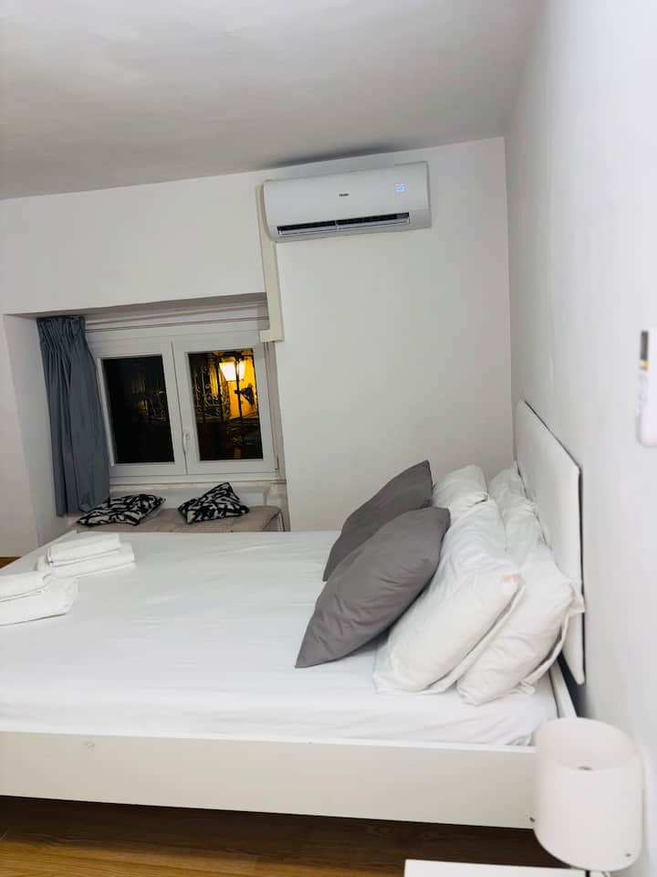 Amplio Apartamento En Centro, Aire Acondicionado. - Madrid