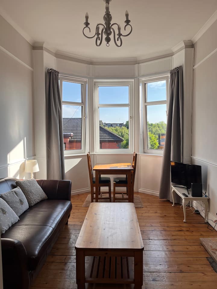 Bright & Cosy 1 Bedroom Top Floor Flat. - Glasgow