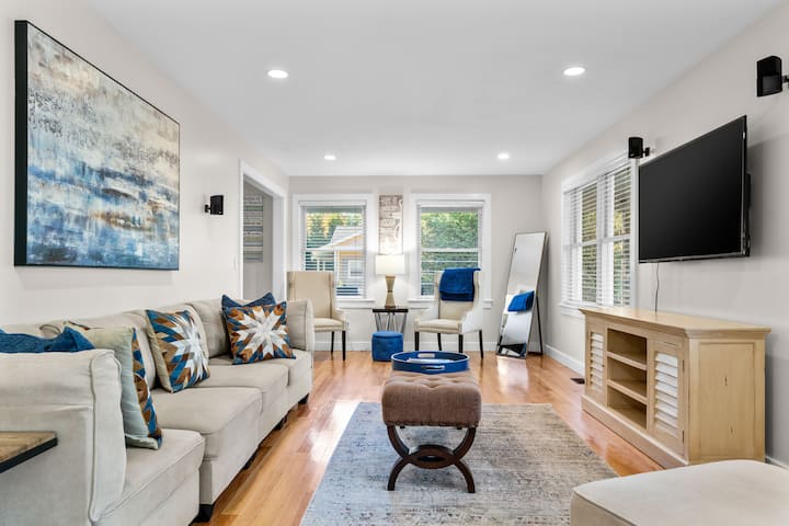 A Peaceful  Hideaway Minutes From Downtown - Oak Bluffs, MA