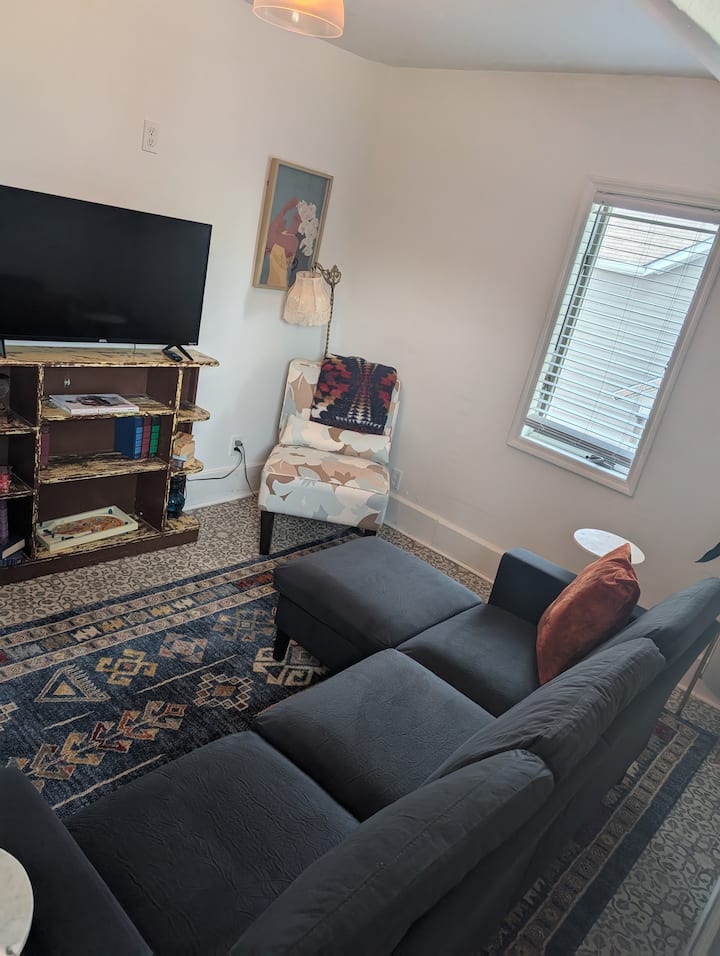 The Bohemian Burrow (Entire Duplex, Both Units) - Cedar Rapids, IA