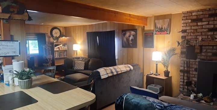 Cozy Rustic 1-bedroom Mountain Home & 2 Fireplaces - Angelus Oaks, CA