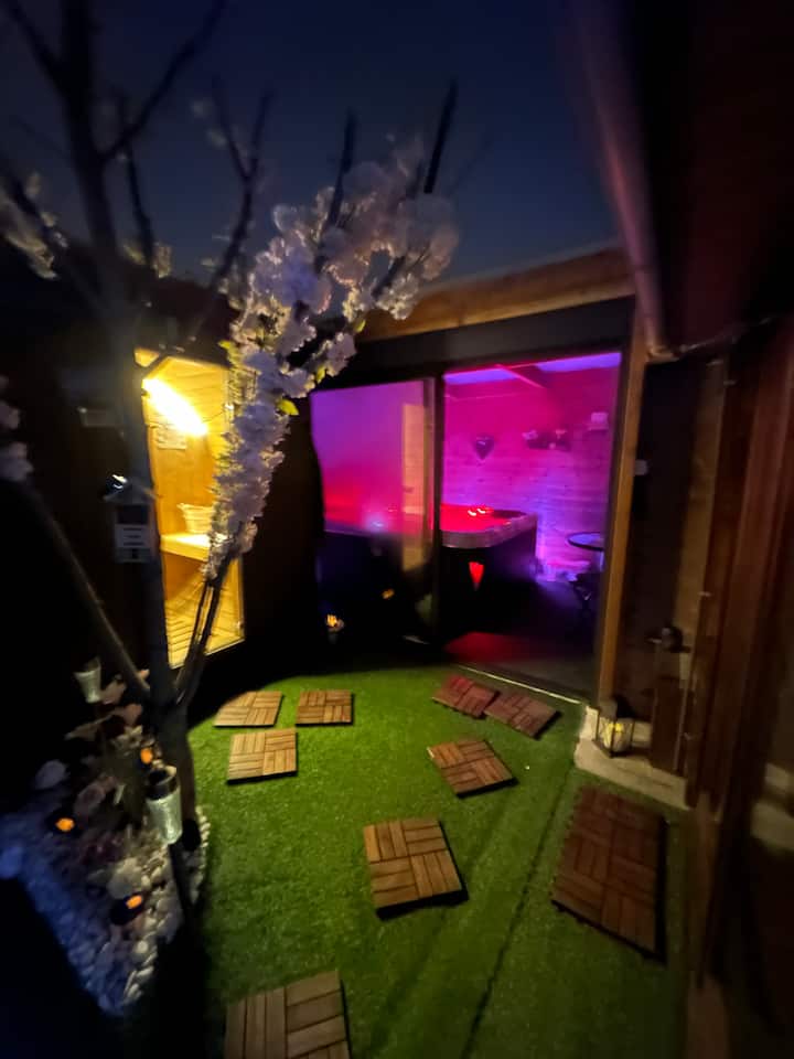 Chambre Privée Avec Spa Et Sauna Extérieur - La Louvière