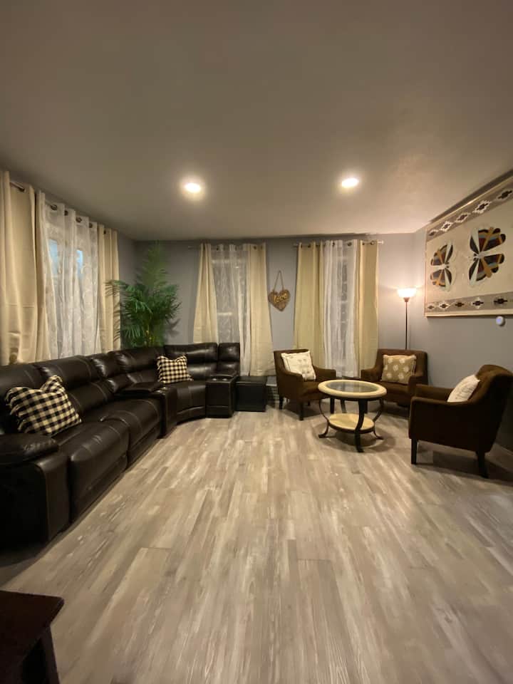 Modern 5 Bedroom Getaway House - Sheboygan, WI