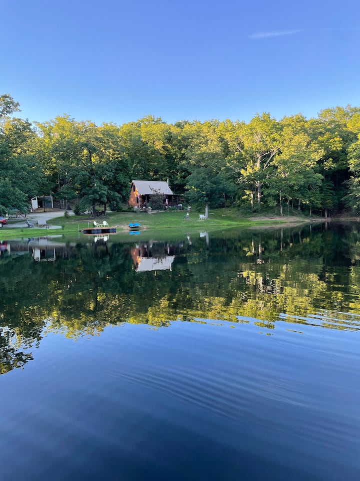 Cozy 2-bedroom Log Cabin With Wood Burning Stove - Farmington, MO