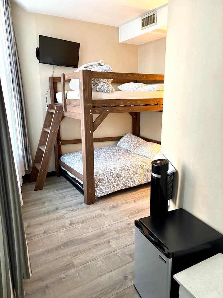 Soho Deluxe Double Deck Room In Hotel Comfort - Manhattan, NY