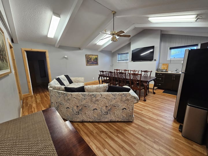 Spacious 8 Bedroom Home With Free Parking On Site - Ottawa