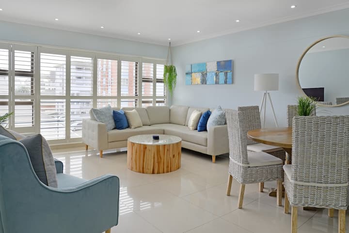 Charming 2bed | 2min To Promenade | Garage - Camps Bay