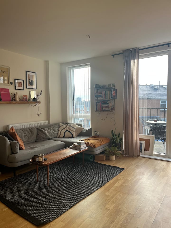 Spacious 1 Bedroom With A Balcony - Stoke Newington - London
