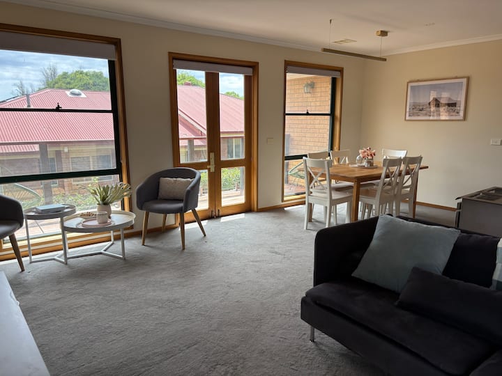 Pet Friendly Bright & Spacious 3-bedroom Home. -