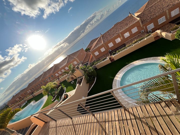 Adosado De Lujo Con Piscina Y Vistas Al Mar - La Laguna