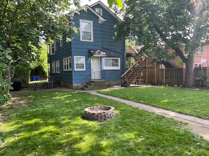 The Big Blue House—5br W/ New Kitchens & Bathrooms - Columbus, OH