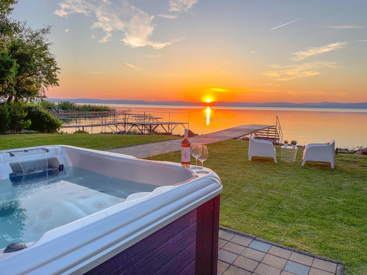 Zöldpart Villa |Waterfront, Private Beach, Jacuzzi - Balatonlelle