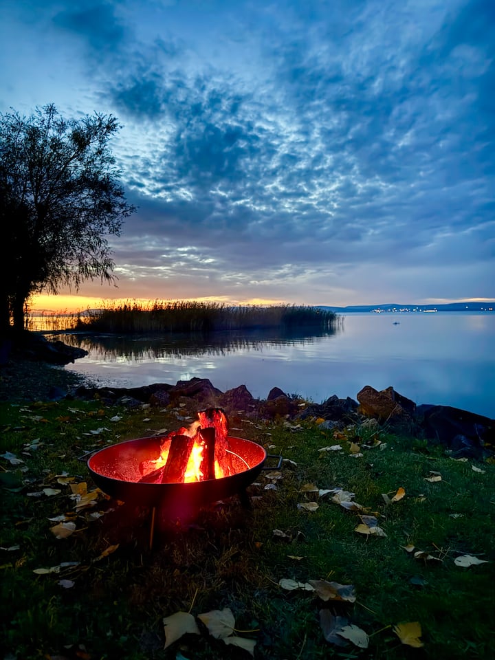 Lakeside Zöldpart Villa | Private Beach & Jacuzzi - Hungary