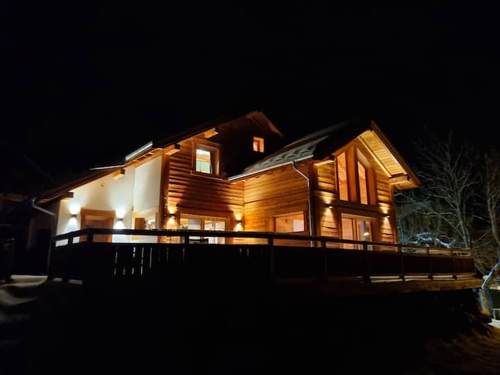 Chalet à Serre Chevalier Face Aux Pistes De Ski - Briançon