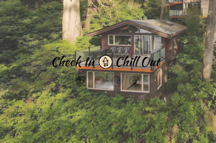 2 Bedroom Ocean Front - The Nest - The Cabins® - Ucluelet