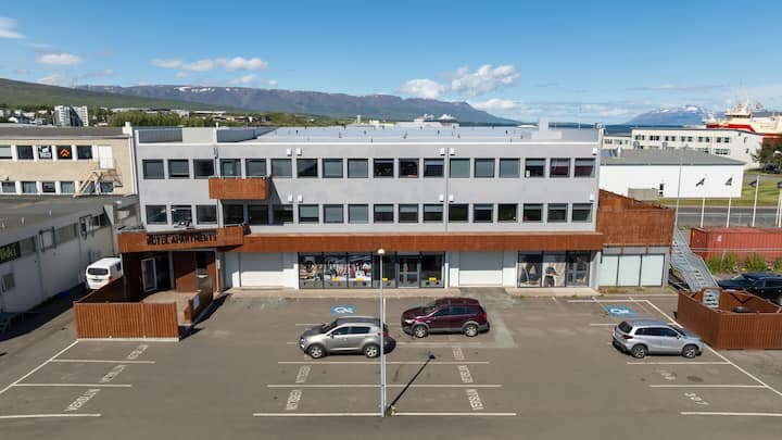 The Elegant Escape W Hot-tub Access - Iceland