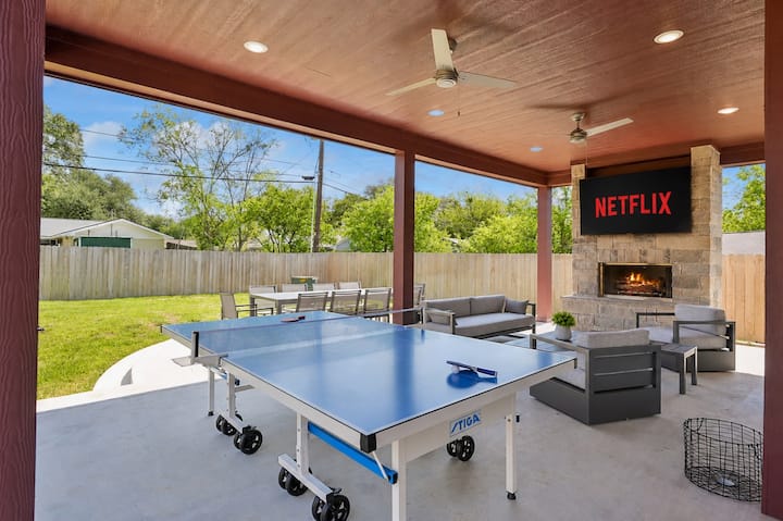 Aggieland Crossing ~ Huge Gameday Backyard! - Bryan, TX