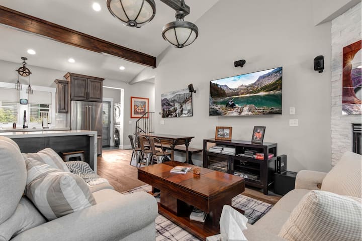 Mountain Contemporary Home, Free Shuttle + Hot Tub! 7-minute Walk To Main Street - Park City