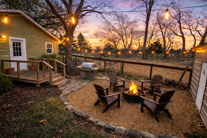 Secluded Country Cottage W/ Firepit, Patio & Games - Garland, TX