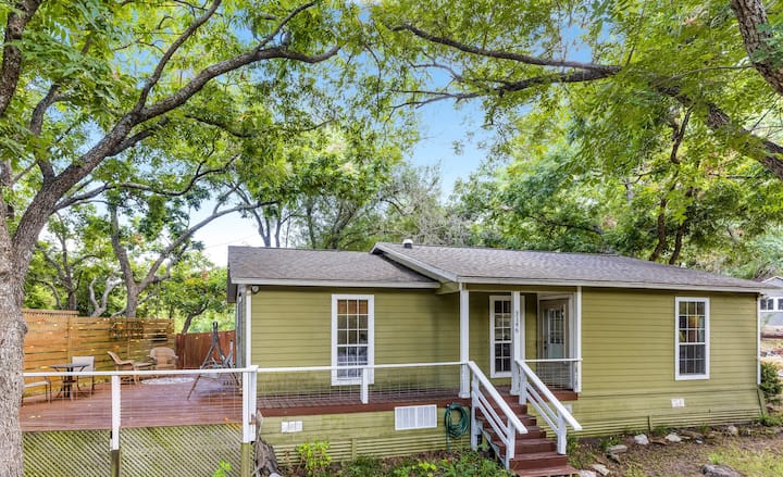 Secluded Country Cottage W/ Patio & Swing - Garland, TX
