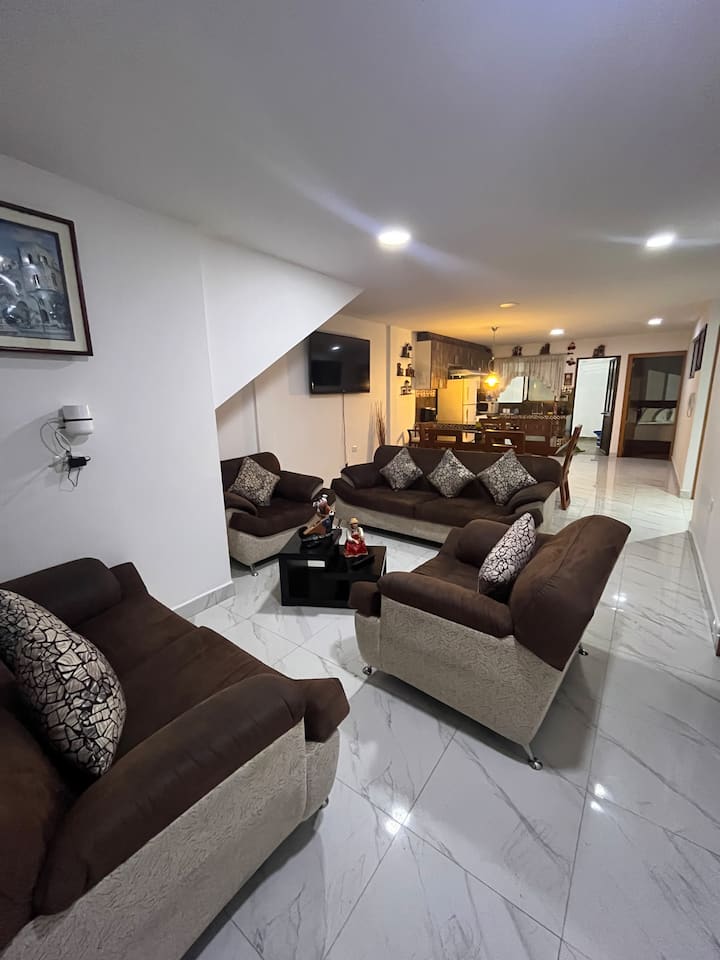 Departamento Con Vista Hermosa A La Ciudad. - Cuenca