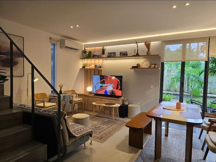 Monokuro House-acclaimed Architect W/ Shared Pool - Jakarta