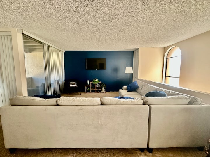 Spacious 1 Bedroom W/ Balcony - Tierrasanta - San Diego