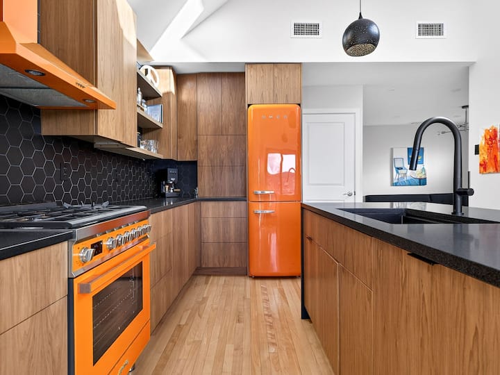 Hipster Basecamp | Modern • Fireplace • Parking - Somerville, MA