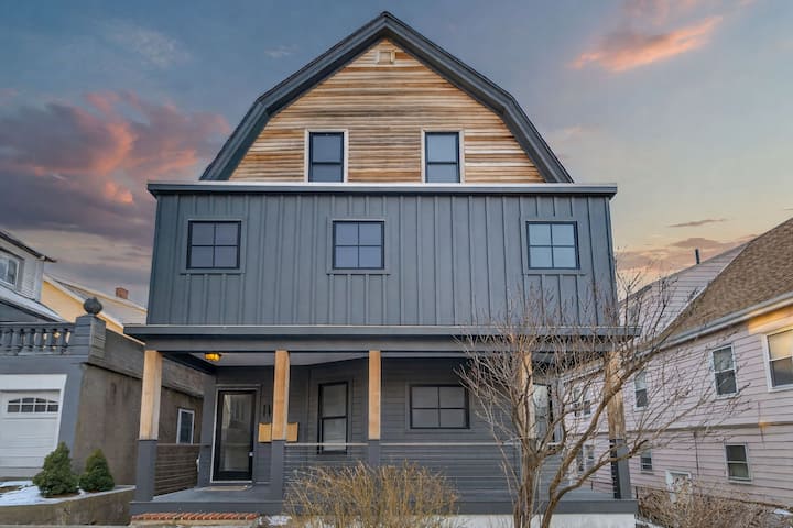 Hipster Basecamp | Modern • Fireplace • Parking - Somerville, MA
