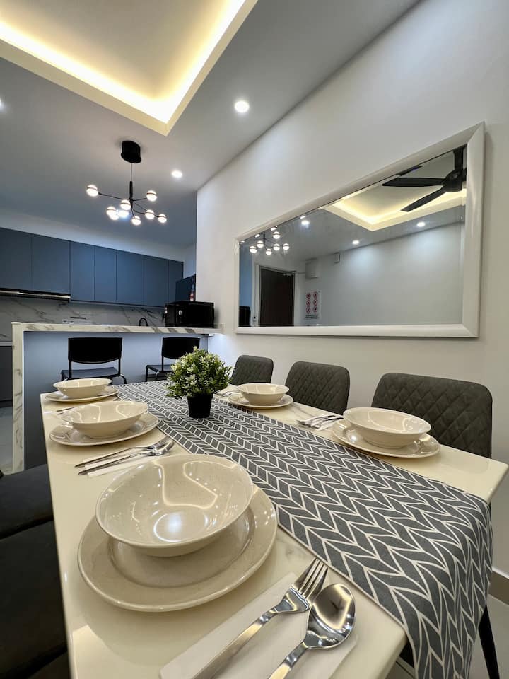 Modern & Stylish 8-pax Staycation In Kuala Lumpur - Kuala Lumpur