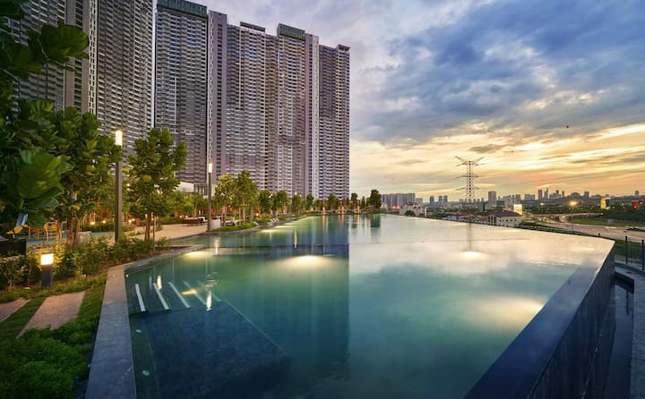 Modern & Stylish 8-pax Staycation In Kuala Lumpur - Malaysia