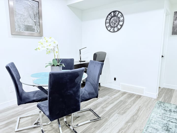 Spacious Private 1br Legal Suite | Nw Calgary - Calgary