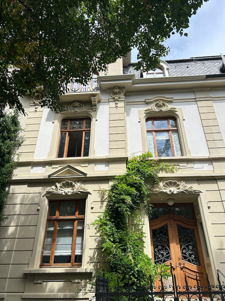 Aupremier - Savoir Vivre Dans Une Belle Villa - Basel
