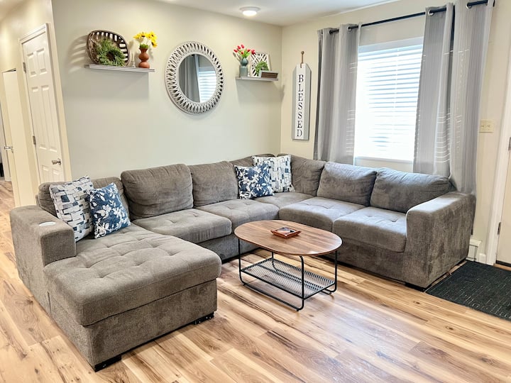 Lower Grape, Midtown Home - 3bed & 1bath - Anchorage, AK