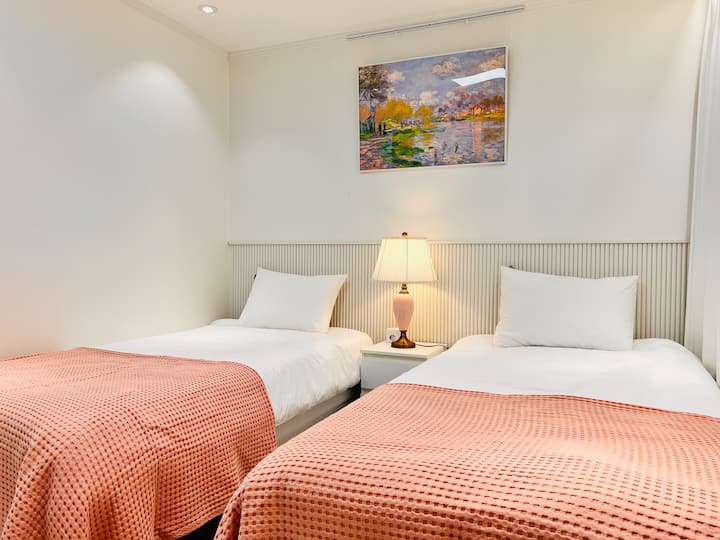 지하철 공항버스 도보10분|홍대 강남 30분|3베드|평지|아늑한반지하|콤마1호 - Seoul