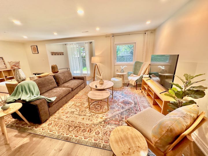Spacious 2 Bedroom Walkout Basement Suite - Oakville