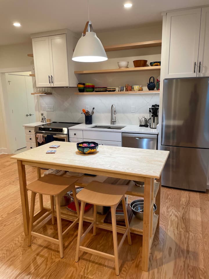 Spacious One-bedroom, Walk To Uva & Downtown Mall - Charlottesville, VA